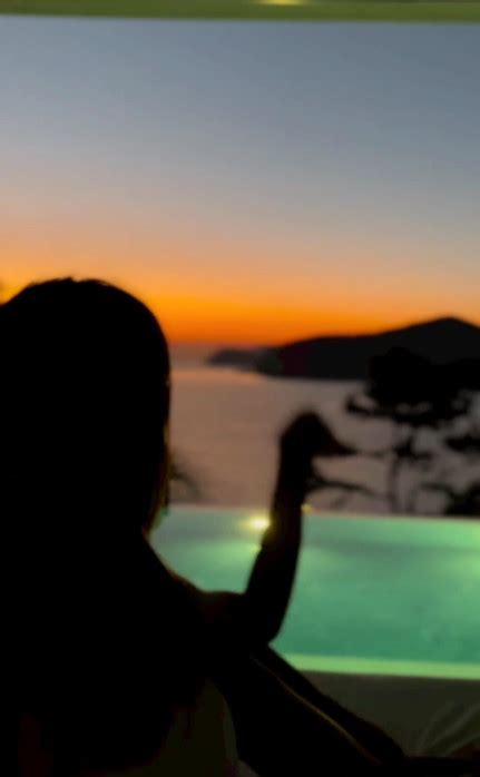 수영복 벗어던지고 자연인으로오또맘 파격 영상 보니