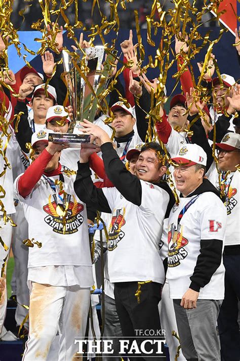Ssg랜더스 키움 꺾고 한국시리즈 우승 창단 2년 만에 통합우승 Tf사진관 포토 기사 더팩트