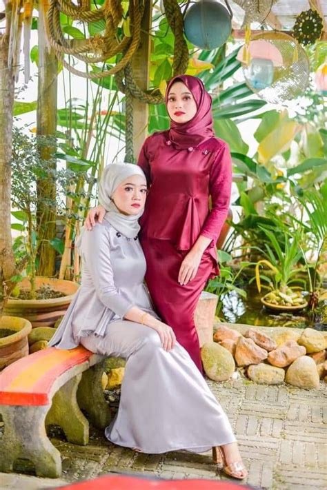 Awek Kebaya Satin Awek Comil