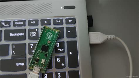 树莓派pico入门：电脑连接简易树莓派pico单片机，烧录，使用python进行简单代码操作。 把python代码移植到树莓派上 csdn博客