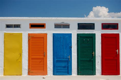 무료 이미지 목재 집 창문 건물 흘리다 빨간 선실 색깔 정면 푸른 닫힌 문 2998x1986 1074904 무료 이미지 Pxhere