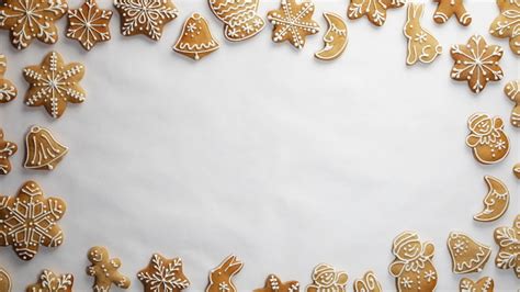 흰색 종이 배경에 크리스마스 진저 브레드 프레임과 중앙에 텍스트를 배치 합니다 크리스마스 개념입니다 창조적 인 배경 공간 복사 디자인된 엽서 엽서에 대한 스톡 사진 및 기타