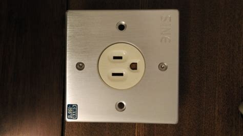 Sine Us Wall Socket And Hubbell Power Cord Plug