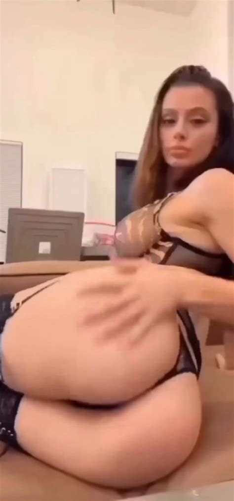 Whos Dis Sharp Jawline Ange Jolie Look Alike 1450739 ›