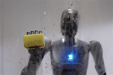 Novi Humanoidni Robot čisti Skladišti Robu Menja Sijalice