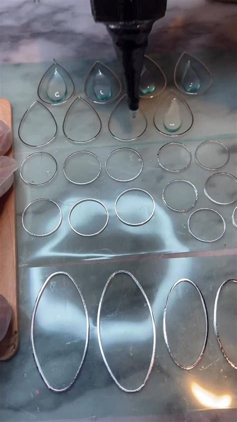 Часы из эпоксидной смолы Schminkzeug Schmuck Schmuckstück