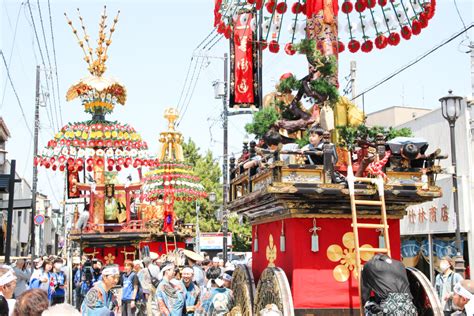 山車 とは 山車と神輿の違い Plouhh