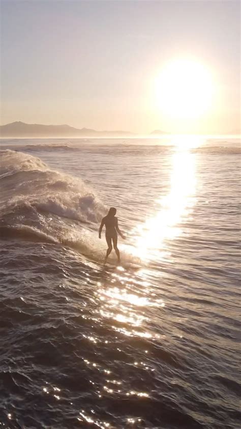 Draw My Mind 20240806 동산해변 양양서핑 짙은 기다림 끝에 만난 반가운 파도 파도를 기다리는게 서퍼의 일이란 걸 알면서도 기다림은 늘 애달프고