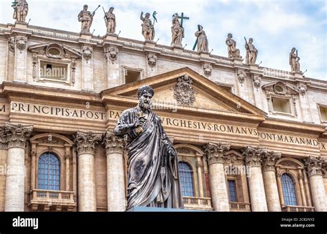 Statue Of St Peter In St Peters Basilica In Rome Hi Res Stock
