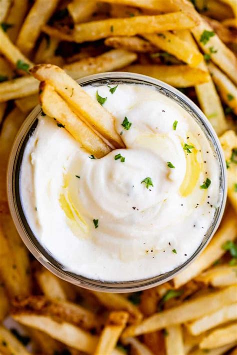 Homemade Garlic Aioli Sauce Two Ways The Food Charlatan