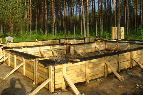 Для опалубки фундамента: Опалубка для ленточного фундамента своими руками