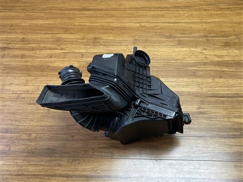 2010 2011 Audi A5 8f 20l Convertible Engine Air Filter And Housing