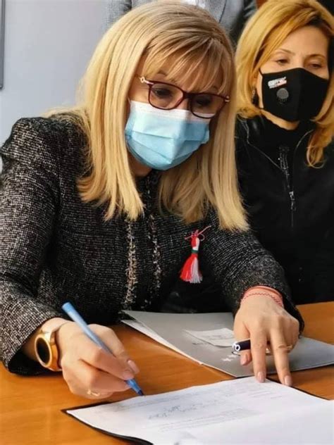 Коалиция ГЕРБ СДС се регистрира в РИК Враца за парламентарните избори вижте имената в листата