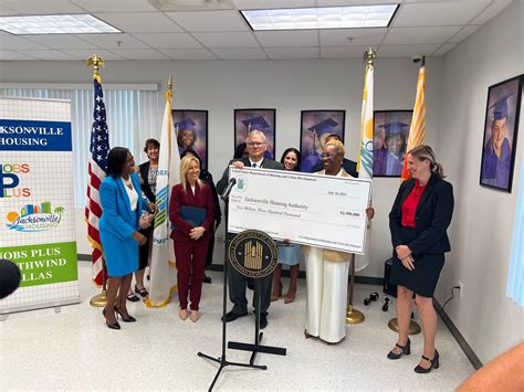 Hud Presents Jobs Plus Grant For Jacksonville Housing Authority