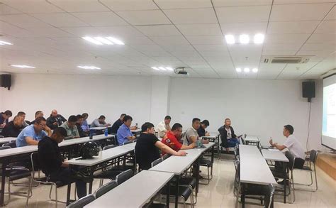 连汽灌云公司组织召开驾驶员“端午节”安全行车专题会议