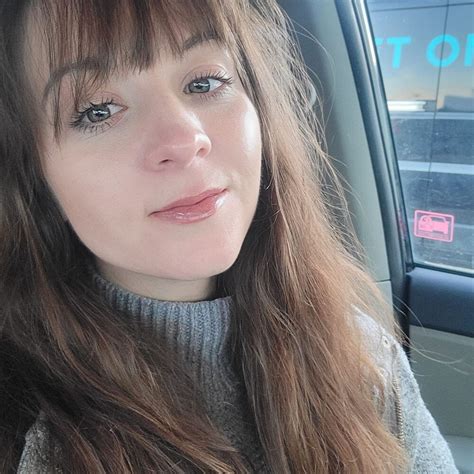 Ezzy Peaches Webcam Model Profile Tiktits