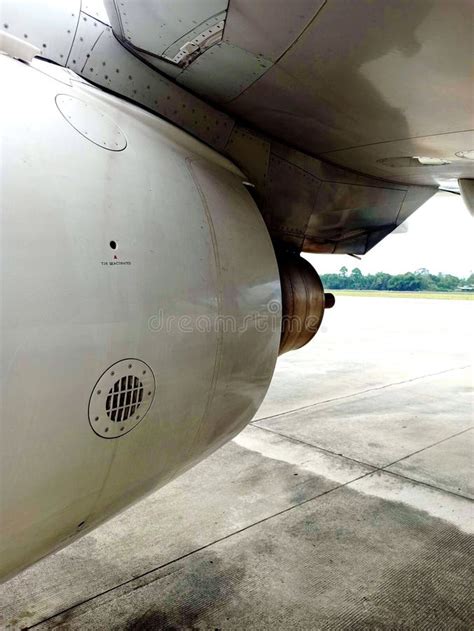 Thrust Reverser And Exhaust Part Stock Image Image Of Turbine Aviation 270220143