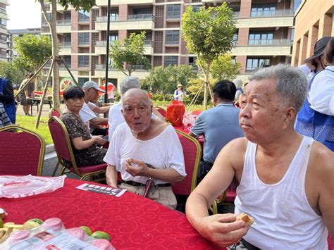 中秋国庆喜相逢 爱在虹桥桑榆暖