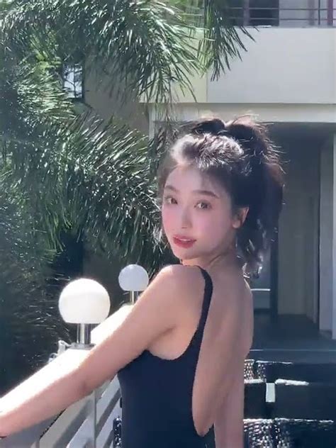 수영복 입은 입큰 누나 Youtube