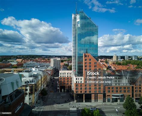 스웨덴 바스테라스 마을의 건물 랜드마크 위의 항공 드론 이미지 2022년에 대한 스톡 사진 및 기타 이미지 2022년 건물 외관 건물 정면 Istock