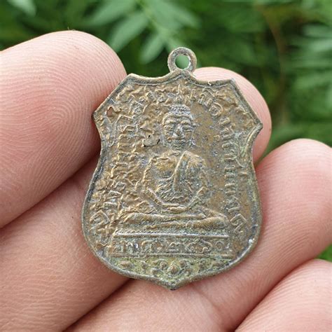 พระเครื่อง เหรียญพระพุทธนวราชบพิตร ครบรอบ72 ปี รพ จุฬาฯ สภากาชาติไทย ปี 2529 เนื้อกะไหล่ทอง