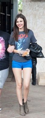 Victoria Justice In Booty Shorts With Fried Chicken
