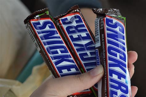 Шоколад сникерс большой 68 фото