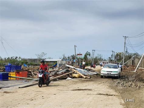 Dvb မိုခါမုန်တိုင်းသင့် စစ်တွေမြို့တွင် ကုန်ပစ္စည်းများ စျေးတင်ရောင်းချနေ