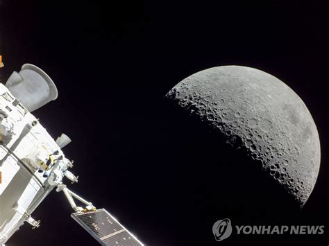 달 선회 무인우주선 오리온 25일 여정 마치고 내일 지구로 연합뉴스