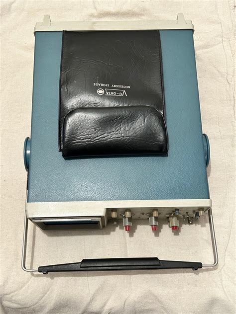 Tektronix 2213 60 Mhz Oscilloscope 2930