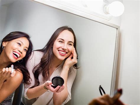 Colorful And Vibrant Ini Tips Makeup Untuk Acara Festival Atau Konser