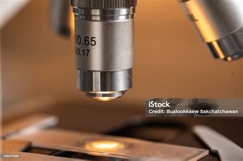 실험실에서 과학 현미경 데이터 분석의 근접 촬영 화학 분석을 위한 실험실에서 의학 장비 연구 설정 0명에 대한 스톡 사진 및 기타 이미지 Istock