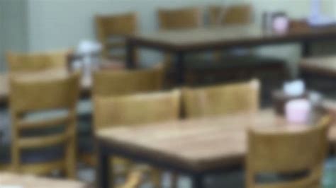 밥 먹고 있는데 신발 더럽다손님에 면박 준 식당