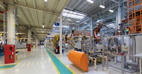 자동차 산업의 공장 기계의 생산 및 조립을 위해 쇼핑하십시오 자동차 부품 용접 과정 사진 Unsplash의 제조 이미지