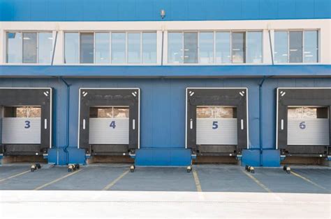 Keuntungan Menggunakan Dock Leveler Untuk Loading Dock Safe N Lock Keuntungan Menggunakan Dock Leveler Untuk Loading Dock Safe N Lock