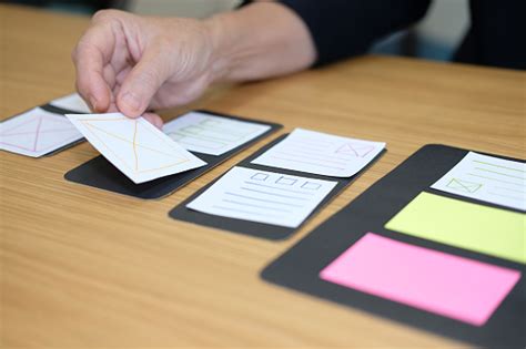 사용자 경험 Ux 디자이너 디자인 웹 스마트폰 레이아웃에 모바일 응용 프로그램을 계획 하는 Ui입니다 개발자는 비즈니스 프로토 타입 사용 개발에 대한 스톡 사진 및 기타