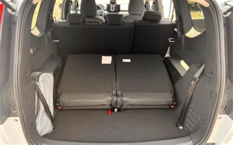 Резервирайте Дачия Джогър 5 2 миниван под наем в София Юнивърсъл Кар Рент