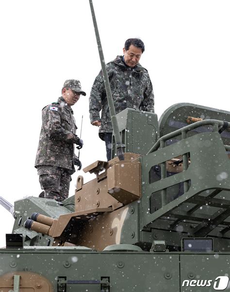 신형 30mm 차륜형대공포 천호 탑승하는 오세훈 시장