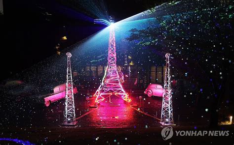 백남준아트센터 트랜스미션 타워 국내 첫 전시…빛의 향연 나무뉴스