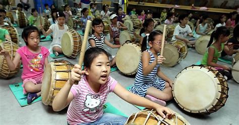 전통악기 배우는 어린이들