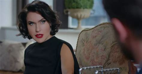 Утре в Опасно изкушение Пожарникарите качват Йълдъз и Чаатай в линейките и ги откарват в болница