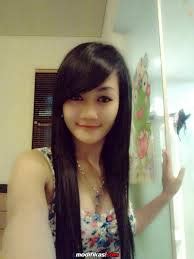 Menikmati Keindahan Tubuh Mulus Yang Telanjang Di Sampingku