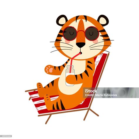 귀여운 만화 줄무늬 빨간 호랑이 호랑이는 긴 길에 앉아 칵테일을 마시고 있습니다 어린이 용 티셔츠 인사말 카드 포스터 인쇄 흰색으로 격리된 손으로 그린 벡터 스톡