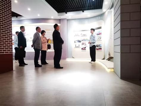 庆阳市西峰区人大常委会党组书记主任马耀文一行莅临校史馆参观指导 档案馆