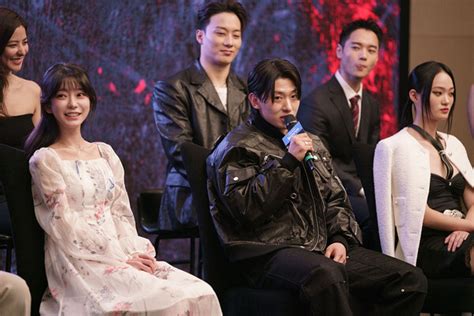 포스터 및 제작발표회 현장