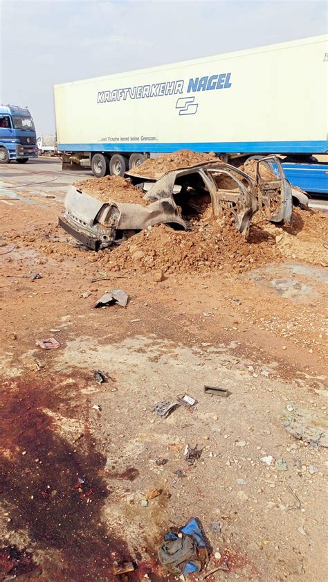 مصرع ثلاثة من أُسرة واحدة واصابة آخرين بحادث مروع جنوبي العراق فيديو
