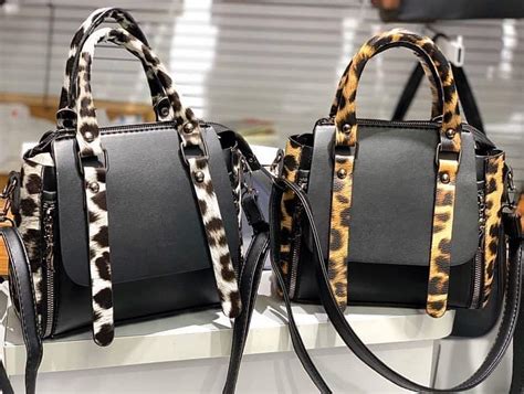 Розмір 23х22 Стильна сумочка з одним відділенням і додатковою довгою ручкою Артикул 009 Ціна