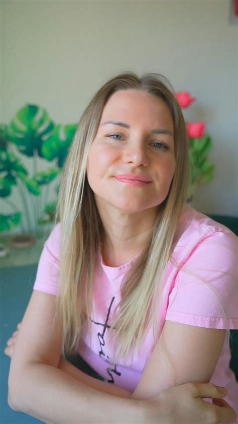 Blondetwerkingnecked Videos Download The Best Free 4k Stock Video