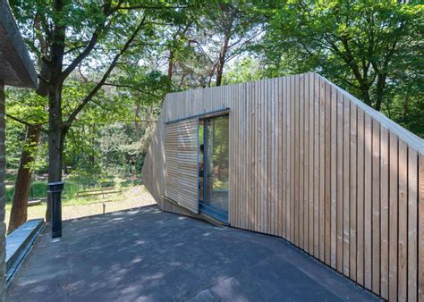 Bloot Architecture Adds Larch Roof Extension To Forest Retreat