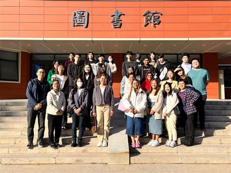 带你识语知图应用中文学院联合北语图书馆为新生举办入馆培训活动 应用中文学院